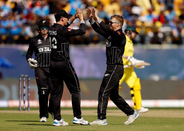 Smith cue-ends loft to become Phillips' third victim - Guerilla Cricket