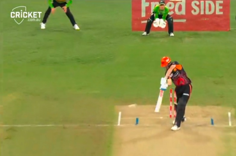 Zac Crawley hits an elegant cover drive in BBL 13 - Guerilla Cricket
